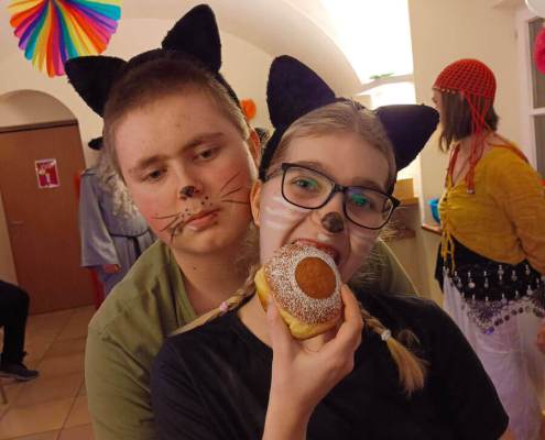 Fröhliche Faschingsfeier - anderskompetent